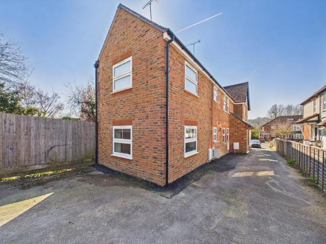 West Wycombe Road, High Wycombe. 1 bed flat to rent £1,175 pcm £271 pw