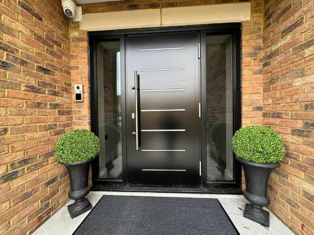 West Wycombe Road, High Wycombe 2 bed apartment to rent £1,950 pcm £450 pw