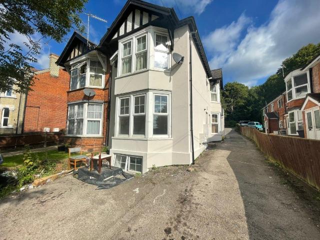 West Wycombe Road HP12, 1 bed flat to rent, £1,100 pcm | PrimeLocation
