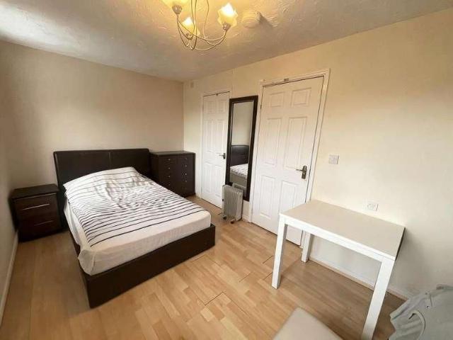 West Water Crescent, Hampton, PE7