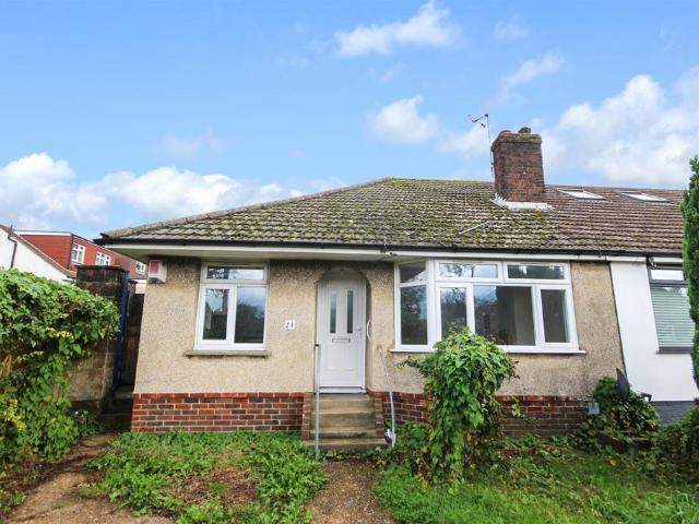 West Way, Hove 2 bed semi detached bungalow to rent £1,895 pcm £437 pw
