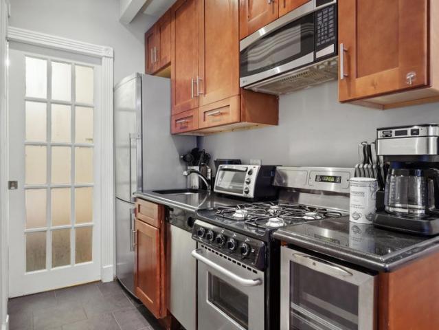 West 97th St apt few blocks from subway