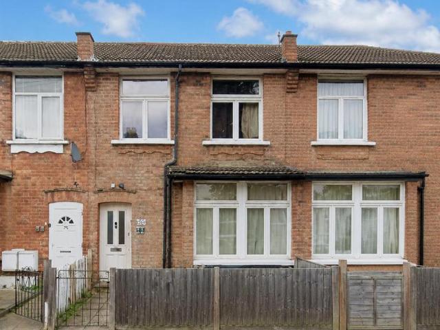 Westcote Road, London 3 bed flat to rent £2,300 pcm £531 pw