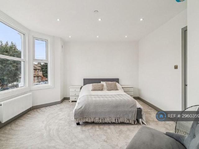 Westcote Road, London, SW16 2 bed flat to rent £2,000 pcm £462 pw
