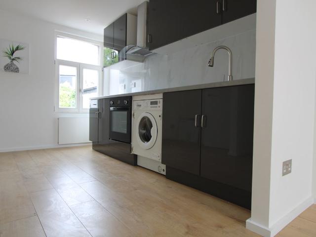 Westcote Road, London SW16, 3 bed flat to rent, £2,400 pcm | PrimeLocation