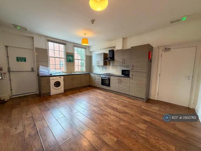 Westcotes Drive, Leicester, LE3 4 bed flat to rent £2,167 pcm £500 pw