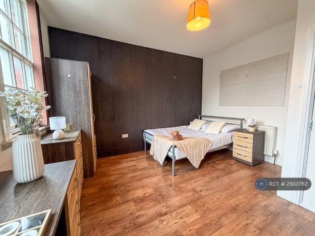 Westcotes Drive, Leicester, LE3 4 bed flat to rent £2,167 pcm £500 pw
