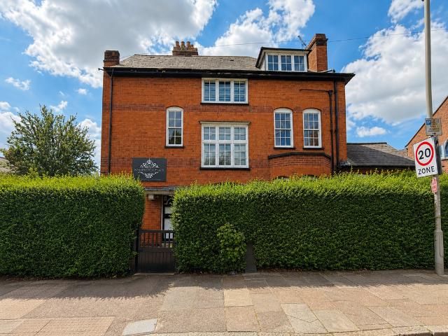 Westcotes Drive, Leicester LE3 4 bed flat to rent £2,170 pcm £501 pw