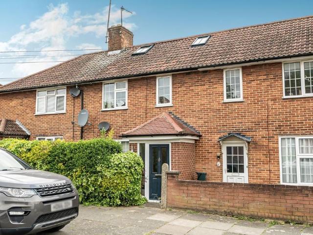 Westcott Crescent, Hanwell, London, W7 4 bed terraced house to rent £3,500 pcm £808 pw