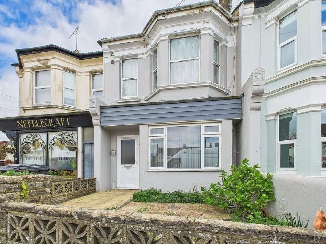 Westcourt Road, Worthing BN14, 2 bed flat to rent, £1,250 pcm | PrimeLocation
