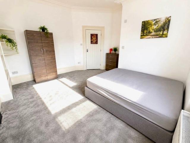 Westcombe Hill, London SE3, Room to rent, £900 pcm | PrimeLocation