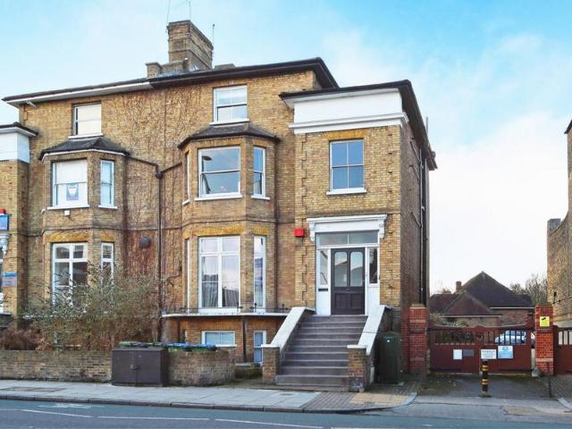 Westcombe Hill London SE3 2 bed flat to rent £1,850 pcm £427 pw