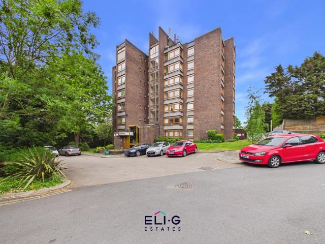 Westchester Court, Westchester Drive. 3 bed flat to rent £2,350 pcm £542 pw