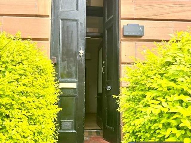 Westclyffe Street, Glasgow, G41 2 bed flat to rent £1,295 pcm £299 pw