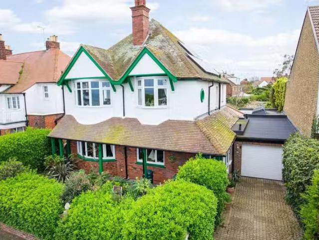 Westcliff Gardens, Margate, CT9 5 bed detached house for sale.