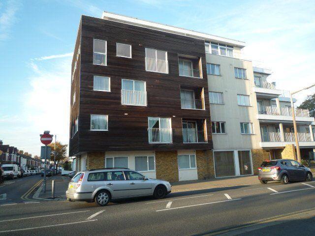 Westcliff on Sea SS0 1 bed flat to rent £1,075 pcm £248 pw