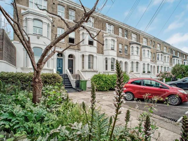 Westcroft Square, London W6 1 bed flat to rent £2,200 pcm £508 pw