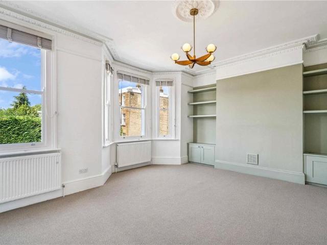 Westcroft Square, London, W6 3 bed apartment to rent £3,600 pcm £831 pw