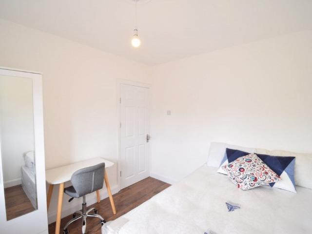 Westcroft Way, London NW2, Room to rent, £815 pcm | PrimeLocation