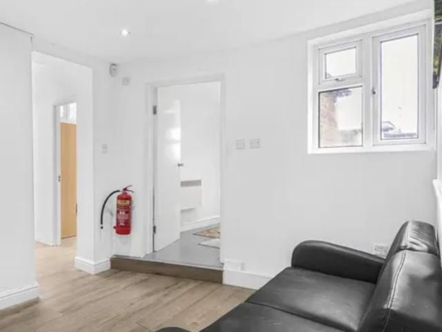 Westbound Platform 1, Whitechapel High Street, Spitalfields, London, E1 7PH, United Kingdom | 1 bed apartment for rent #137932878 | Rentberry