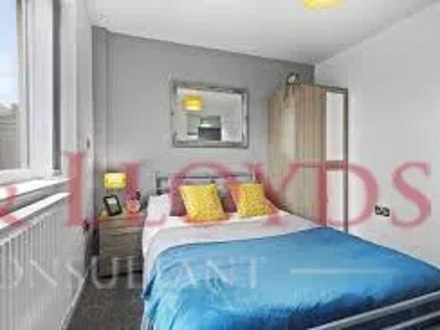 Westbound platform 1, Bethnal Green Estate, London, E2 0HN, United Kingdom | Room for rent #135184484 | Rentberry