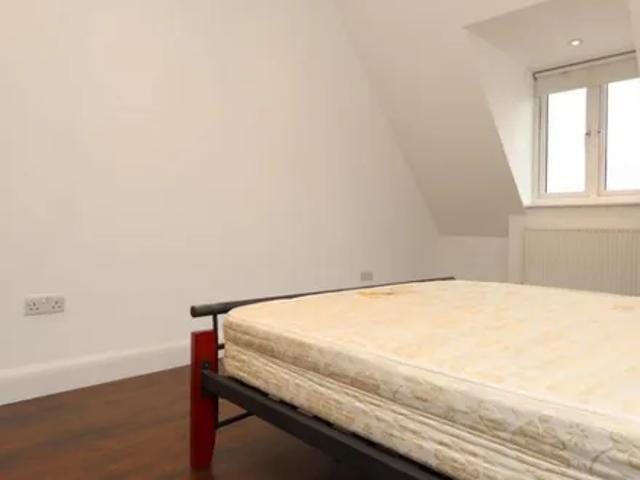 Westbound Platform 2, Bounds Green Road, London, N11 2EX, United Kingdom | Room for rent #154573534 | Rentberry
