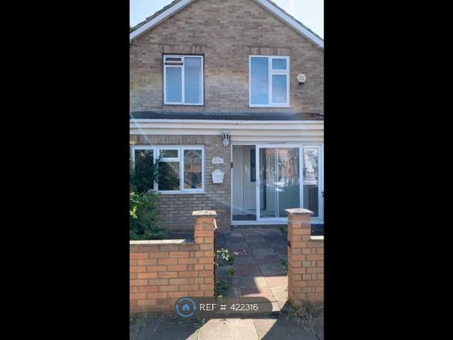 Westbourne Avenue, London W3, 5 bed detached house to rent, £3,700 pcm | PrimeLocation