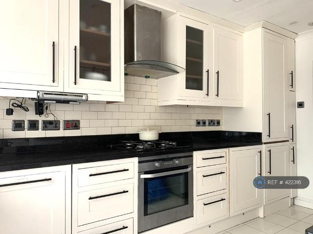 Westbourne Avenue, London, W3 5 bed detached house to rent £4,000 pcm £923 pw