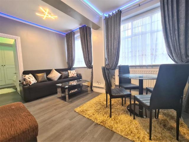 Westbourne Court, Orsett Terrace. 1 bed flat to rent £2,600 pcm £600 pw