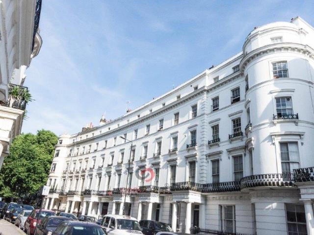 Westbourne Crescent, Lancaster Gate. 3 bed flat to rent £3,683 pcm £850 pw