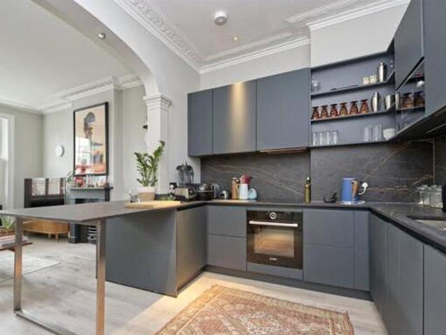 Westbourne Grove, London, 2 Bedroom Flat