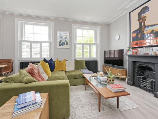 Westbourne Grove, London, UK, W11 2 bed flat to rent £5,000 pcm £1,154 pw
