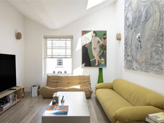 Westbourne Grove, London, W11 2 bed penthouse to rent £6,067 pcm £1,400 pw