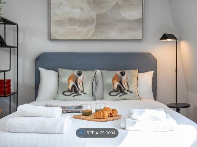 Westbourne Grove, London W11, Studio to rent, £3,900 pcm | PrimeLocation