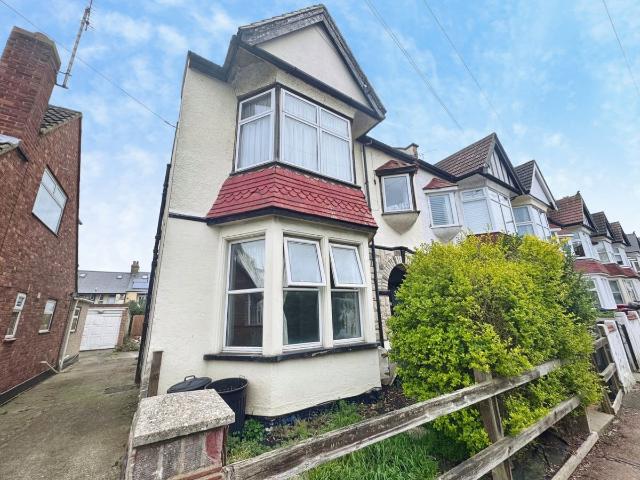 Westbourne Grove, Westcliff On Sea SS0, 2 bed flat to rent, £1,150 pcm | PrimeLocation