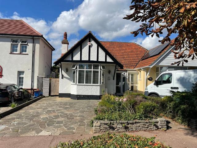 Westbourne Grove, Westcliff On Sea SS0, 2 bed semi detached house to rent, £2,200 pcm | PrimeLocation