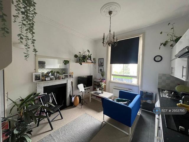 Westbourne Park Road, London, W11 Studio to rent £1,469 pcm £339 pw