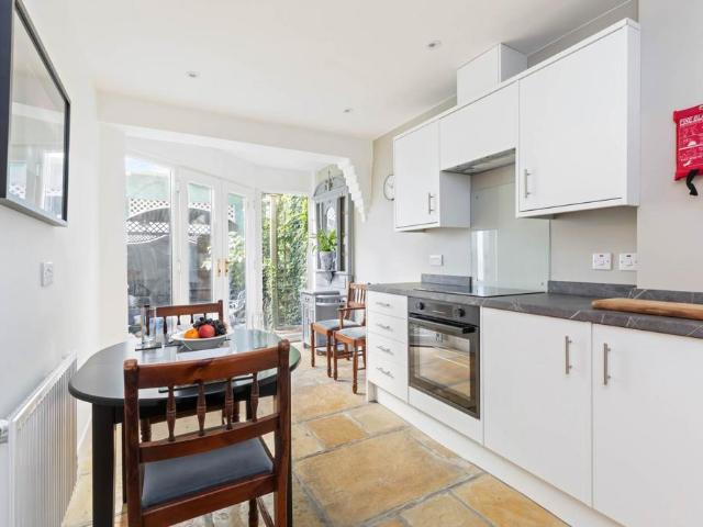 Westbourne Place, Hove 1 bed lodge to rent £1,850 pcm £427 pw