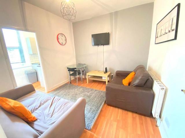 Westbourne Road, Huddersfield HD1 2 bed flat to rent £1,040 pcm £240 pw