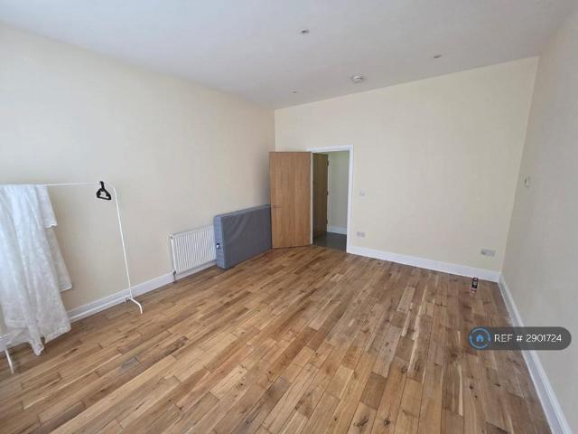 Westbourne Road, London, N7 Studio to rent £1,450 pcm £335 pw