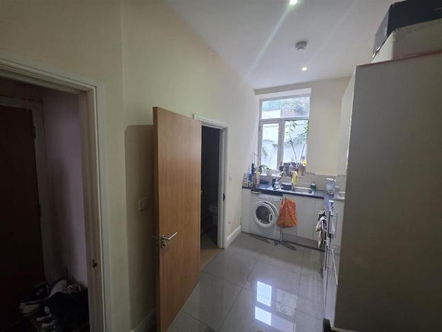Westbourne Road, London N7 1 bed flat to rent £1,450 pcm £335 pw
