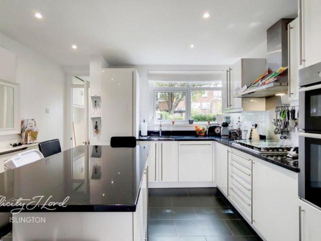 Westbourne Road, London 4 bed end of terrace house to rent £4,500 pcm £1,038 pw
