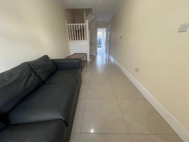 Westbourne Road, Uxbridge UB8, 2 bed flat to rent, £1,800 pcm | PrimeLocation