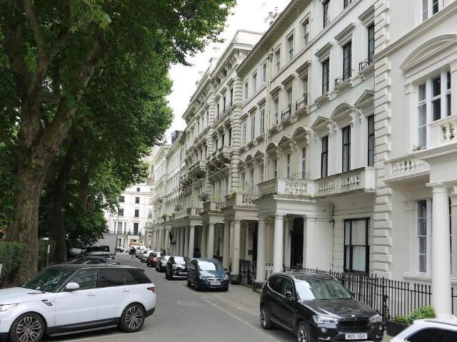 Westbourne Terrace, London Studio to rent £2,000 pcm £462 pw