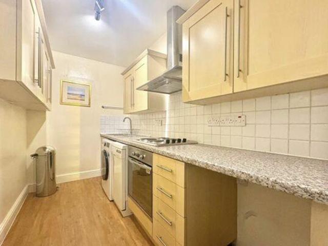 Westbourne Terrace, London, W2 1 bed flat to rent £2,350 pcm £542 pw
