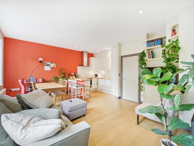 Westbourne Terrace, London W2 1 bed flat to rent £2,650 pcm £612 pw