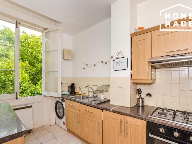 Westbourne Terrace, Paddington, W2 3 bed flat to rent £4,400 pcm £1,015 pw