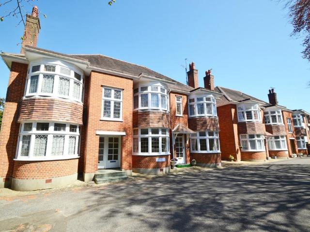 Westbourne 3 bed flat to rent £1,450 pcm £335 pw