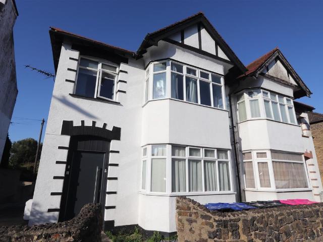 Westborough Road, Westcliff On Sea SS0, 2 bed flat to rent, £1,095 pcm | PrimeLocation