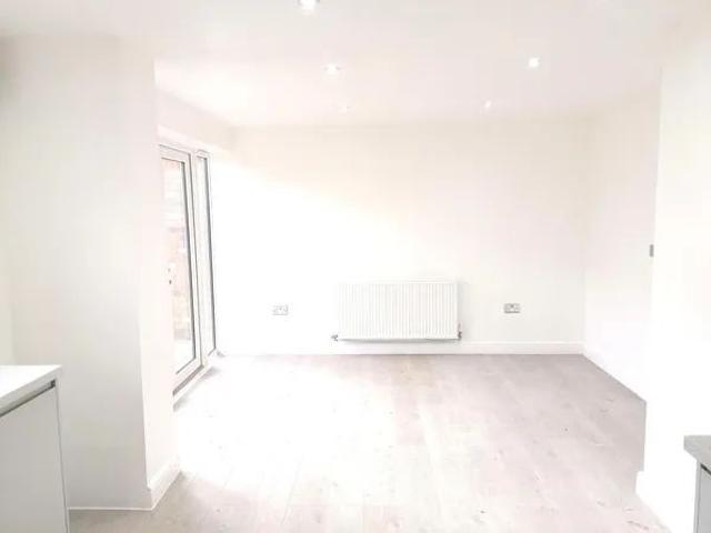 Westbeech Court, Banbury, OX16 9RY, Property for rent